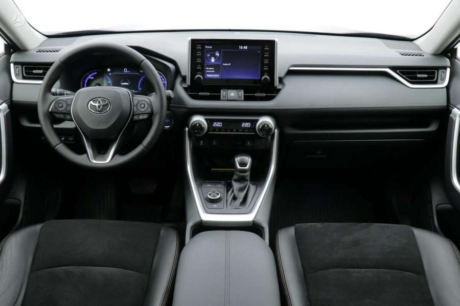 Black Toyota RAV4 2019 in Vilnius, with an engine capacity of 2.49 L and mileage of 94 thousand km for 30990 €, photo 8 on AUTOMOTO.COM.LV