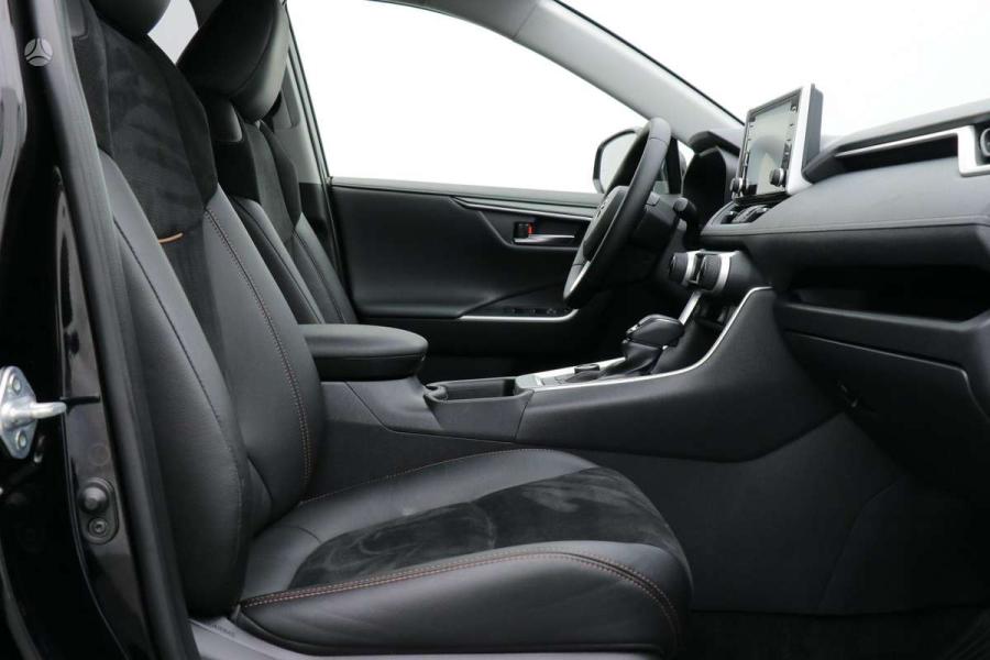 Black Toyota RAV4 2019 in Vilnius, with an engine capacity of 2.49 L and mileage of 94 thousand km for 30990 €, photo 10 on AUTOMOTO.COM.LV
