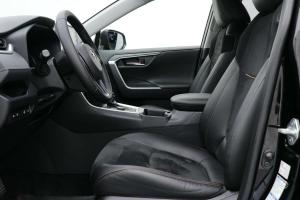 Black Toyota RAV4 2019 in Vilnius, with an engine capacity of 2.49 L and mileage of 94 thousand km for 30990 €, photo 13 on AUTOMOTO.COM.LV