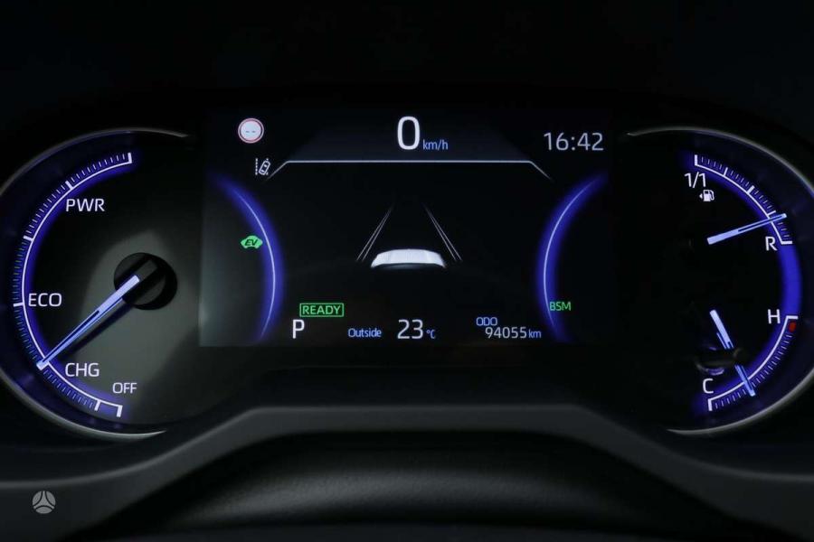 Black Toyota RAV4 2019 in Vilnius, with an engine capacity of 2.49 L and mileage of 94 thousand km for 30990 €, photo 15 on AUTOMOTO.COM.LV