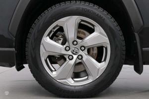 Black Toyota RAV4 2019 in Vilnius, with an engine capacity of 2.49 L and mileage of 94 thousand km for 30990 €, photo 17 on AUTOMOTO.COM.LV
