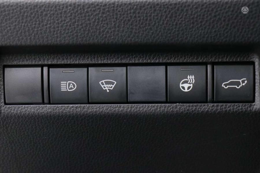 Black Toyota RAV4 2019 in Vilnius, with an engine capacity of 2.49 L and mileage of 94 thousand km for 30990 €, photo 25 on AUTOMOTO.COM.LV