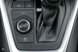 Black Toyota RAV4 2019 in Vilnius, with an engine capacity of 2.49 L and mileage of 94 thousand km for 30990 €, photo 27 on AUTOMOTO.COM.LV