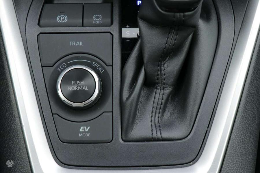 Black Toyota RAV4 2019 in Vilnius, with an engine capacity of 2.49 L and mileage of 94 thousand km for 30990 €, photo 27 on AUTOMOTO.COM.LV
