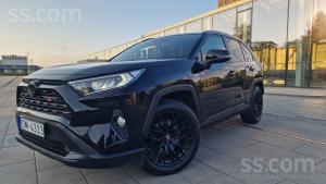 Black Toyota RAV4 2019 in Riga, with an engine capacity of 2.50 L and mileage of 175 thousand km for 24900 €, photo 4 on AUTOMOTO.COM.LV