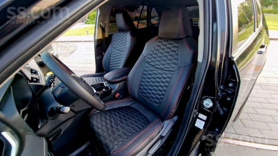 Black Toyota RAV4 2019 in Riga, with an engine capacity of 2.50 L and mileage of 175 thousand km for 24900 €, photo 9 on AUTOMOTO.COM.LV