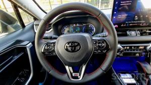 Black Toyota RAV4 2019 in Riga, with an engine capacity of 2.50 L and mileage of 175 thousand km for 24900 €, photo 15 on AUTOMOTO.COM.LV