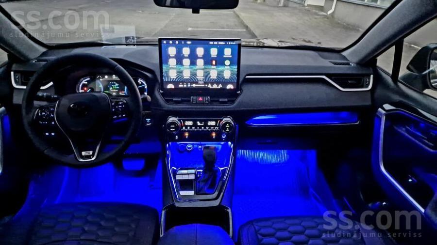 Black Toyota RAV4 2019 in Riga, with an engine capacity of 2.50 L and mileage of 175 thousand km for 24900 €, photo 16 on AUTOMOTO.COM.LV