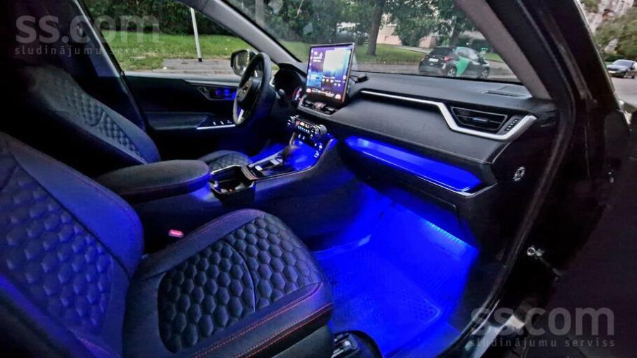 Black Toyota RAV4 2019 in Riga, with an engine capacity of 2.50 L and mileage of 175 thousand km for 24900 €, photo 18 on AUTOMOTO.COM.LV