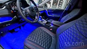 Black Toyota RAV4 2019 in Riga, with an engine capacity of 2.50 L and mileage of 175 thousand km for 24900 €, photo 19 on AUTOMOTO.COM.LV