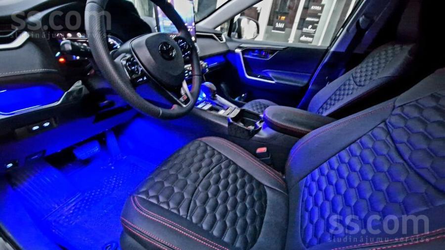 Black Toyota RAV4 2019 in Riga, with an engine capacity of 2.50 L and mileage of 175 thousand km for 24900 €, photo 19 on AUTOMOTO.COM.LV