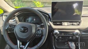 Black Toyota RAV4 2019 in Aizkraukle, with an engine capacity of 2.50 L and mileage of 175 thousand km for 24900 €, photo 7 on AUTOMOTO.COM.LV