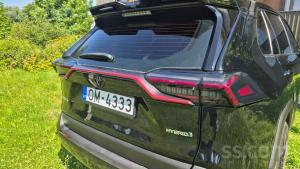 Black Toyota RAV4 2019 in Aizkraukle, with an engine capacity of 2.50 L and mileage of 175 thousand km for 24900 €, photo 9 on AUTOMOTO.COM.LV