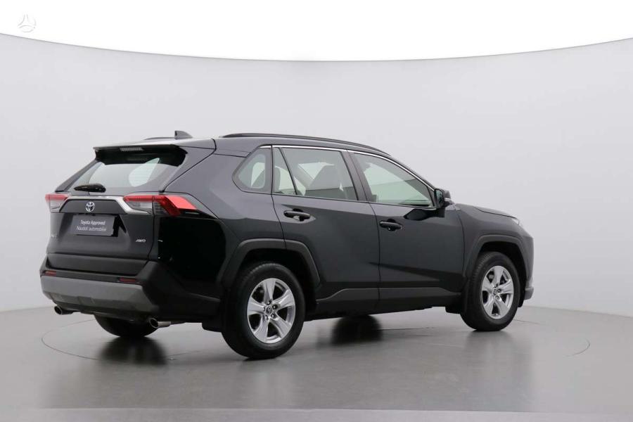 Black Toyota RAV4 2019 in Vilnius, with an engine capacity of 1.99 L and mileage of 105 thousand km for 23900 €, photo 4 on AUTOMOTO.COM.LV