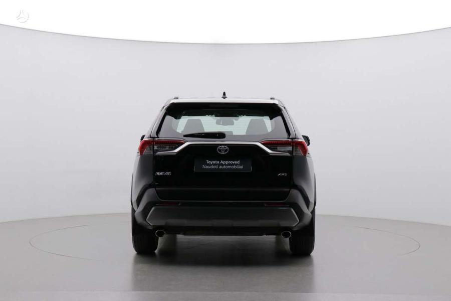 Black Toyota RAV4 2019 in Vilnius, with an engine capacity of 1.99 L and mileage of 105 thousand km for 23900 €, photo 6 on AUTOMOTO.COM.LV
