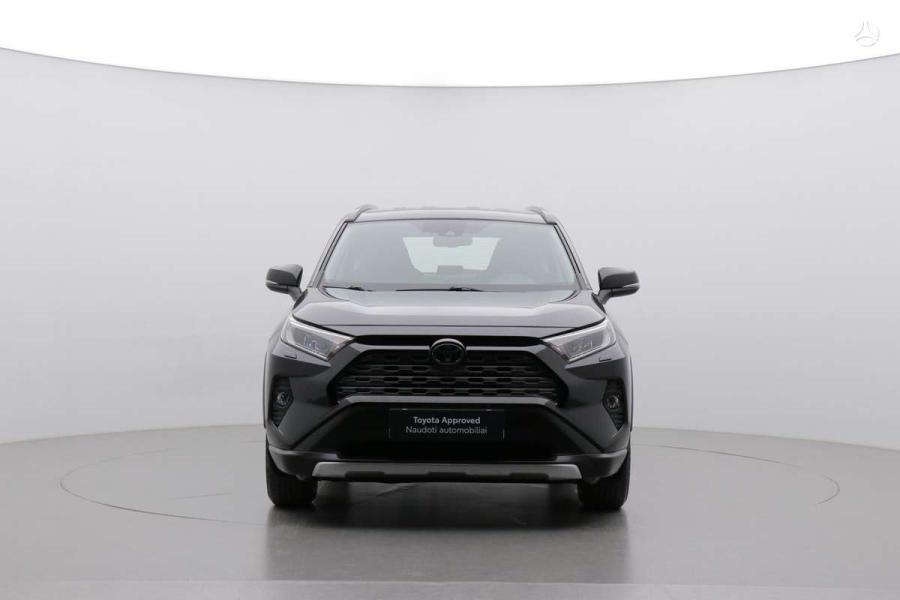 Black Toyota RAV4 2019 in Vilnius, with an engine capacity of 1.99 L and mileage of 105 thousand km for 23900 €, photo 7 on AUTOMOTO.COM.LV