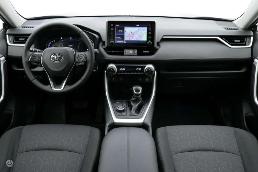 Black Toyota RAV4 2019 in Vilnius, with an engine capacity of 1.99 L and mileage of 105 thousand km for 23900 €, photo 8 on AUTOMOTO.COM.LV