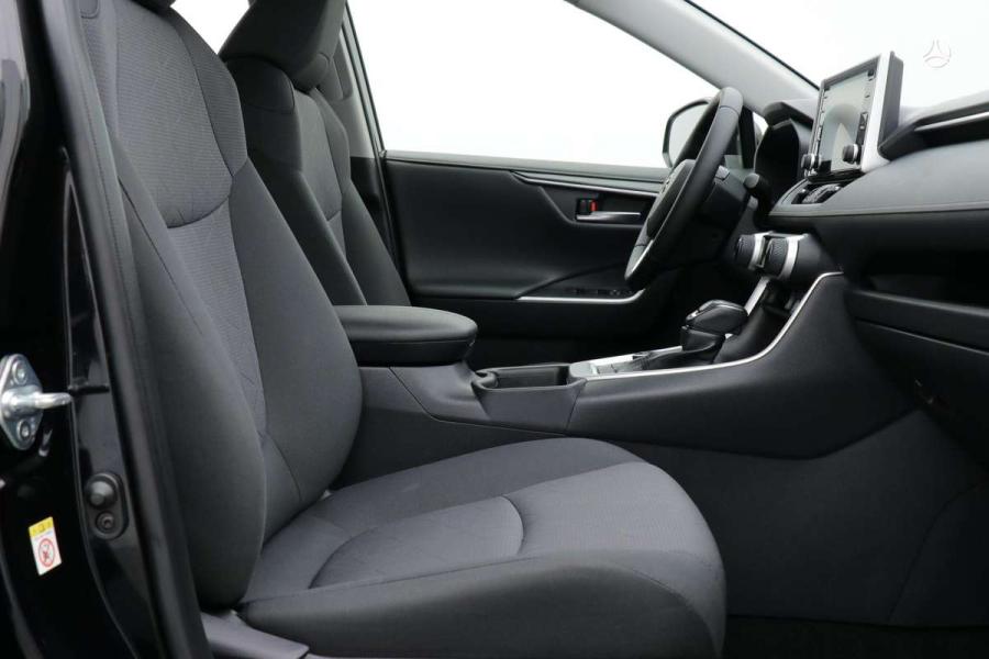Black Toyota RAV4 2019 in Vilnius, with an engine capacity of 1.99 L and mileage of 105 thousand km for 23900 €, photo 10 on AUTOMOTO.COM.LV