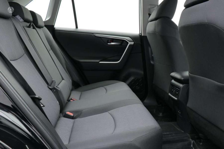 Black Toyota RAV4 2019 in Vilnius, with an engine capacity of 1.99 L and mileage of 105 thousand km for 23900 €, photo 11 on AUTOMOTO.COM.LV