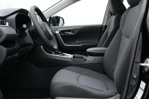 Black Toyota RAV4 2019 in Vilnius, with an engine capacity of 1.99 L and mileage of 105 thousand km for 23900 €, photo 13 on AUTOMOTO.COM.LV