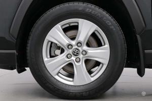 Black Toyota RAV4 2019 in Vilnius, with an engine capacity of 1.99 L and mileage of 105 thousand km for 23900 €, photo 17 on AUTOMOTO.COM.LV