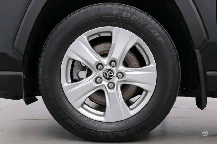 Black Toyota RAV4 2019 in Vilnius, with an engine capacity of 1.99 L and mileage of 105 thousand km for 23900 €, photo 17 on AUTOMOTO.COM.LV