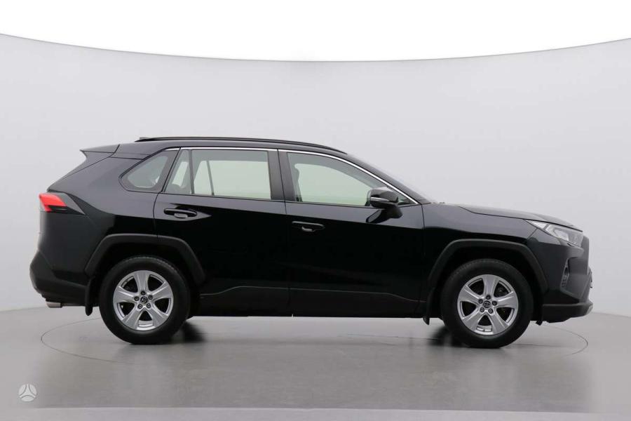Black Toyota RAV4 2019 in Vilnius, with an engine capacity of 1.99 L and mileage of 105 thousand km for 23900 €, photo 18 on AUTOMOTO.COM.LV