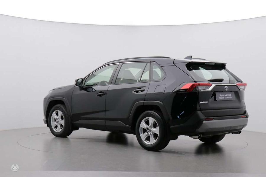 Black Toyota RAV4 2019 in Vilnius, with an engine capacity of 1.99 L and mileage of 105 thousand km for 23900 €, photo 19 on AUTOMOTO.COM.LV