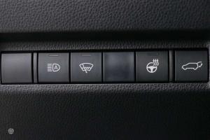 Black Toyota RAV4 2019 in Vilnius, with an engine capacity of 1.99 L and mileage of 105 thousand km for 23900 €, photo 23 on AUTOMOTO.COM.LV
