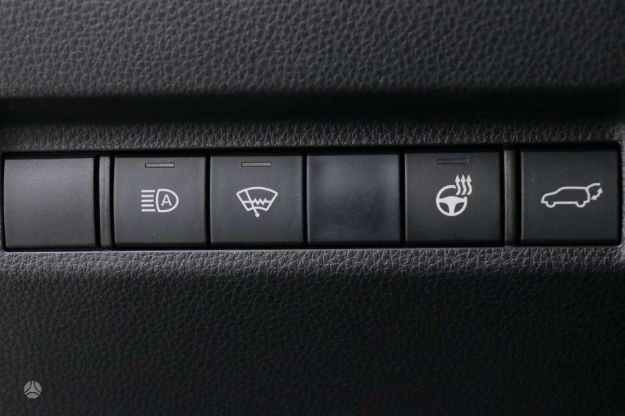 Black Toyota RAV4 2019 in Vilnius, with an engine capacity of 1.99 L and mileage of 105 thousand km for 23900 €, photo 23 on AUTOMOTO.COM.LV