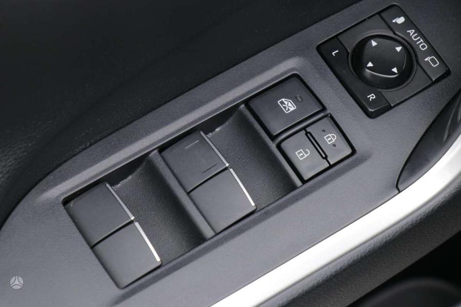 Black Toyota RAV4 2019 in Vilnius, with an engine capacity of 1.99 L and mileage of 105 thousand km for 23900 €, photo 24 on AUTOMOTO.COM.LV