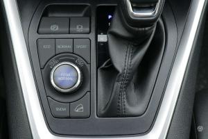 Black Toyota RAV4 2019 in Vilnius, with an engine capacity of 1.99 L and mileage of 105 thousand km for 23900 €, photo 25 on AUTOMOTO.COM.LV