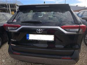 Black Toyota RAV4 2019 in Riga, with an engine capacity of 1.99 L and mileage of 286 thousand km for 15990 €, photo 6 on AUTOMOTO.COM.LV