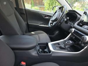 Black Toyota RAV4 2019 in Riga, with an engine capacity of 1.99 L and mileage of 286 thousand km for 15990 €, photo 7 on AUTOMOTO.COM.LV
