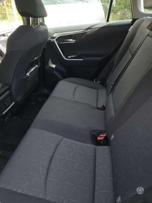 Black Toyota RAV4 2019 in Riga, with an engine capacity of 1.99 L and mileage of 286 thousand km for 15990 €, photo 9 on AUTOMOTO.COM.LV