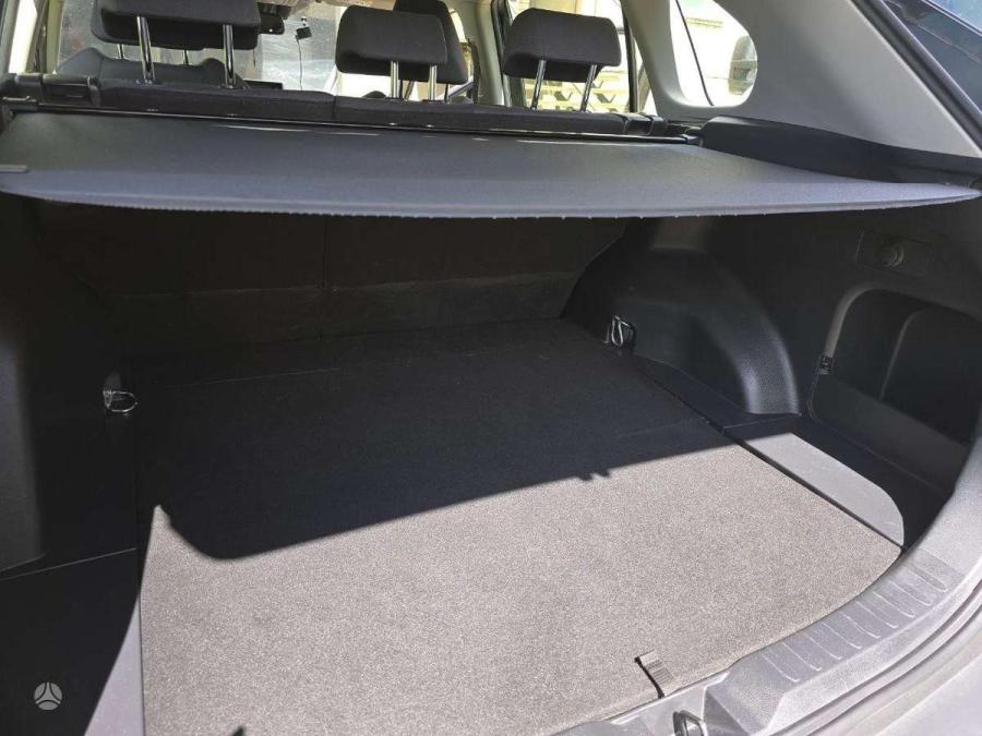 Black Toyota RAV4 2019 in Riga, with an engine capacity of 1.99 L and mileage of 286 thousand km for 15990 €, photo 10 on AUTOMOTO.COM.LV