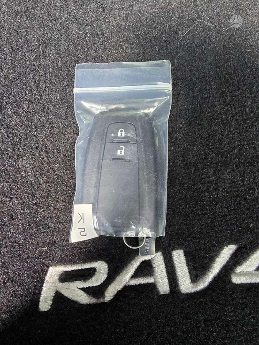 Black Toyota RAV4 2019 in Riga, with an engine capacity of 1.99 L and mileage of 286 thousand km for 15990 €, photo 16 on AUTOMOTO.COM.LV