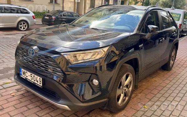 Melns Toyota RAV4 2019 Rīga, ar dzinēja tilpumu 2.50 L un nobraukumu 118 tūkst. km par 22000 €, foto  vietnē AUTOMOTO.COM.LV