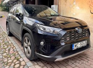 Black Toyota RAV4 2019 in Riga, with an engine capacity of 2.50 L and mileage of 118 thousand km for 22000 €, photo 4 on AUTOMOTO.COM.LV