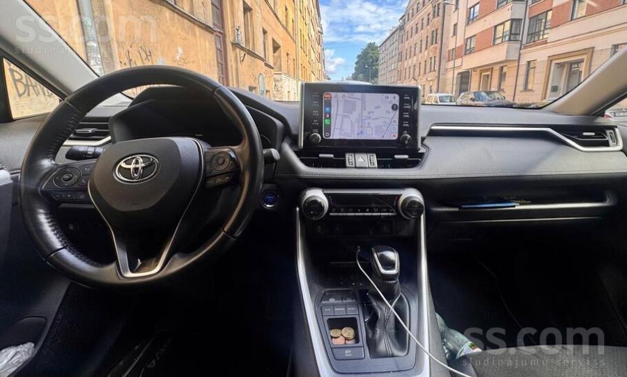 Black Toyota RAV4 2019 in Riga, with an engine capacity of 2.50 L and mileage of 118 thousand km for 22000 €, photo 8 on AUTOMOTO.COM.LV