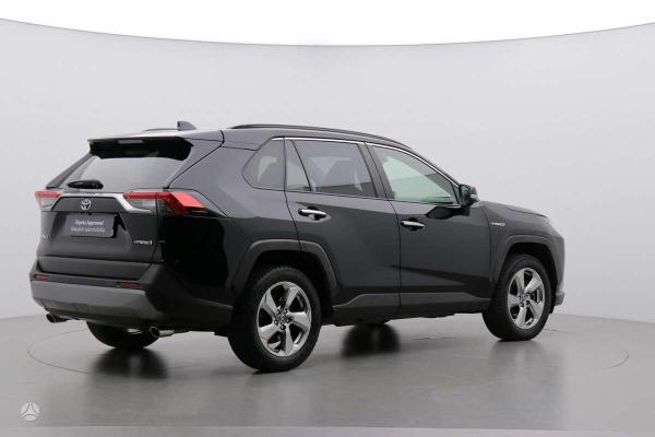 Black Toyota RAV4 2019 in Vilnius, with an engine capacity of 2.49 L and mileage of 124 thousand km for 29990 €, photo 3 on AUTOMOTO.COM.LV