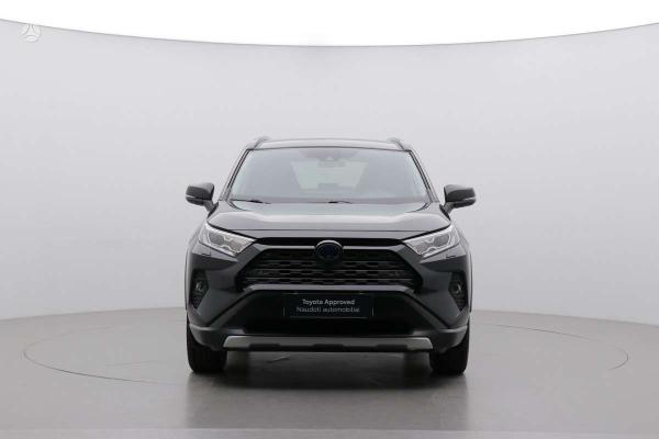 Black Toyota RAV4 2019 in Vilnius, with an engine capacity of 2.49 L and mileage of 124 thousand km for 29990 €, photo 6 on AUTOMOTO.COM.LV