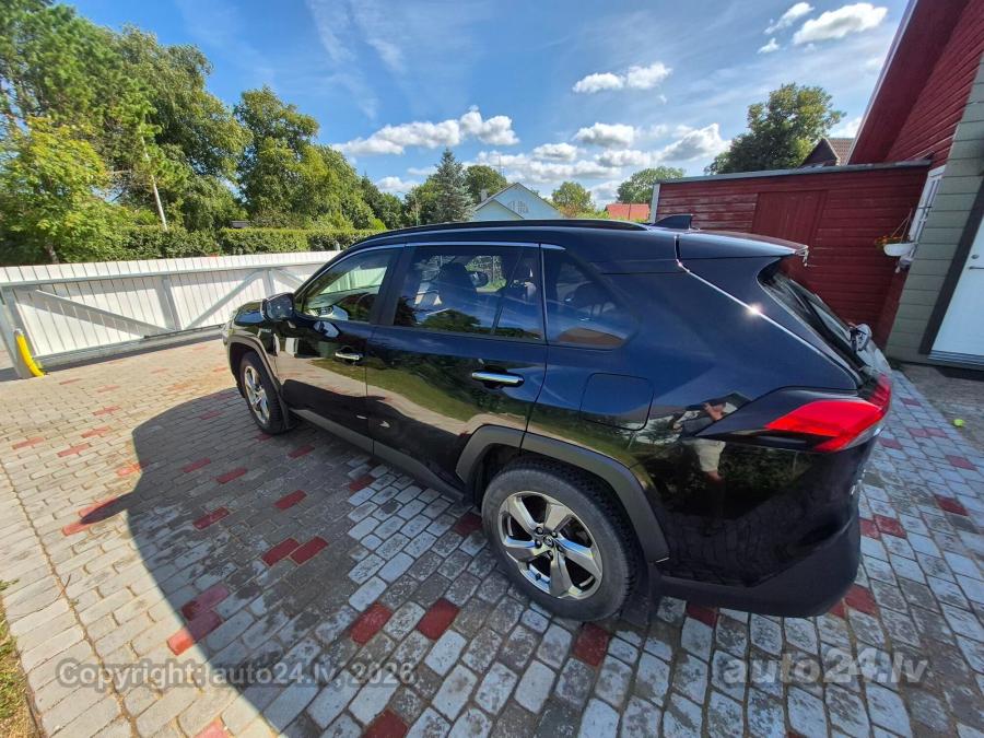 Melns Toyota RAV4 2019 Tallina, ar dzinēja tilpumu 2.50 L un nobraukumu 13 tūkst. km par 25200 €, foto 3 vietnē AUTOMOTO.COM.LV