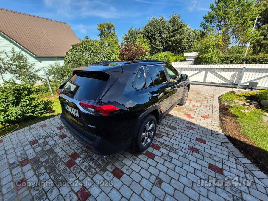 Melns Toyota RAV4 2019 Tallina, ar dzinēja tilpumu 2.50 L un nobraukumu 13 tūkst. km par 25200 €, foto 5 vietnē AUTOMOTO.COM.LV
