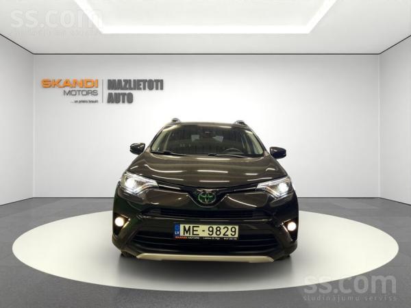 Черный Тойота РАВ 4 2019 в Рига, объемом двигателя 2.00 л и пробегом 110 тыс. км за 18990 €, фото 2 на AUTOMOTO.COM.LV