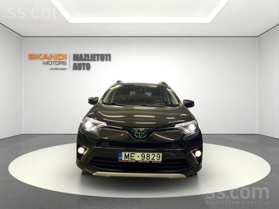 Черный Тойота РАВ 4 2019 в Рига, объемом двигателя 2.00 л и пробегом 110 тыс. км за 18990 €, фото 3 на AUTOMOTO.COM.LV