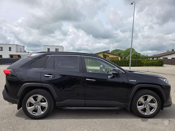 Melns Toyota RAV4 2019 Gargždai, ar dzinēja tilpumu 2.49 L un nobraukumu 105 tūkst. km par 27000 €, foto 1 vietnē AUTOMOTO.COM.LV