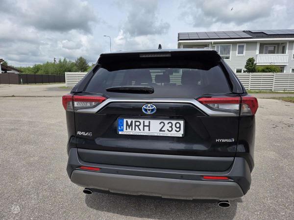 Melns Toyota RAV4 2019 Gargždai, ar dzinēja tilpumu 2.49 L un nobraukumu 105 tūkst. km par 27000 €, foto 2 vietnē AUTOMOTO.COM.LV