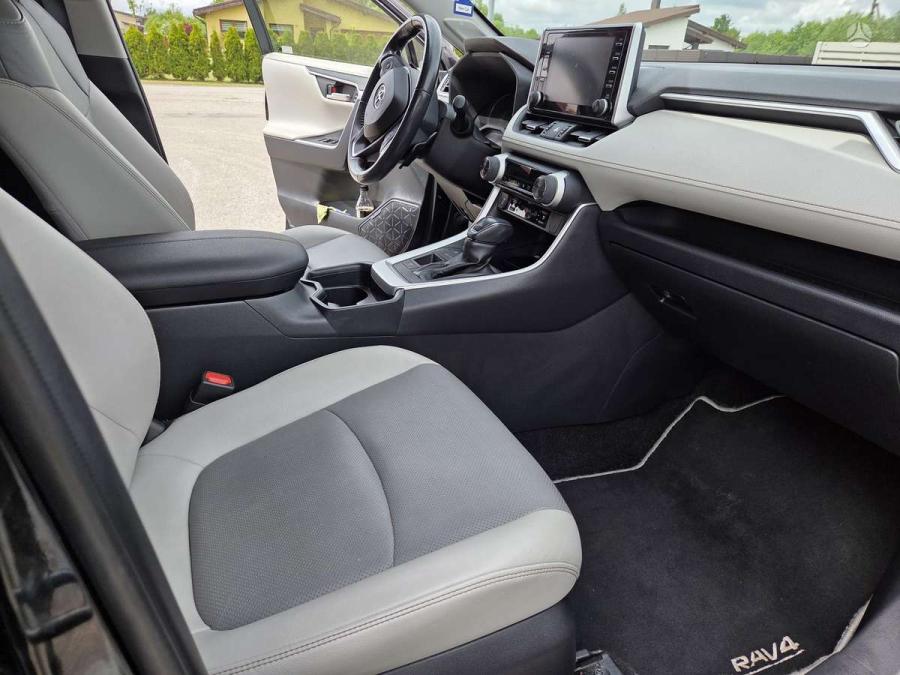 Melns Toyota RAV4 2019 Gargždai, ar dzinēja tilpumu 2.49 L un nobraukumu 105 tūkst. km par 27000 €, foto 13 vietnē AUTOMOTO.COM.LV