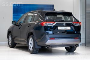 Melns Toyota RAV4 2019 Rīga, ar dzinēja tilpumu 2.00 L un nobraukumu 64 tūkst. km par 23490 €, foto 5 vietnē AUTOMOTO.COM.LV
